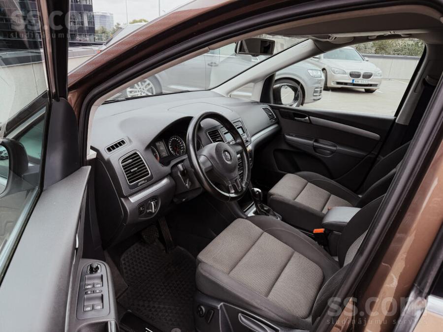 Brown Volkswagen Sharan 2012 in Riga, with an engine capacity of 2.00 L and mileage of 0 thousand km for 4950 €, photo 7 on AUTOMOTO.COM.LV