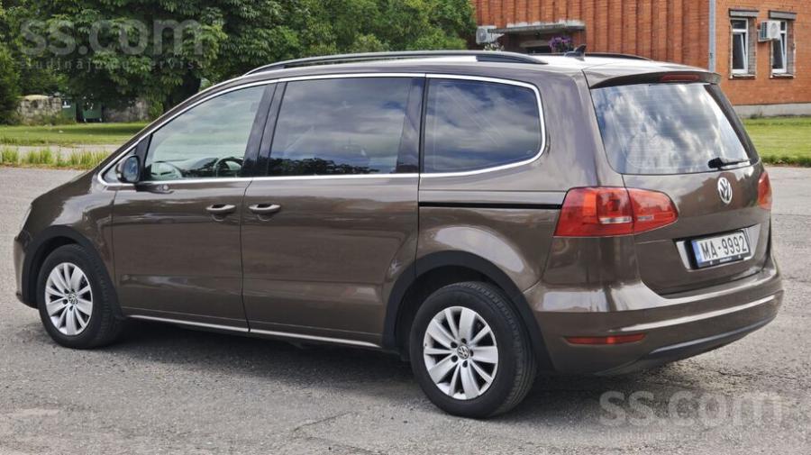 Brūns Volkswagen Sharan 2012 Rīga, ar dzinēja tilpumu 2.00 L un nobraukumu 321 tūkst. km par 5150 €, foto 4 vietnē AUTOMOTO.COM.LV