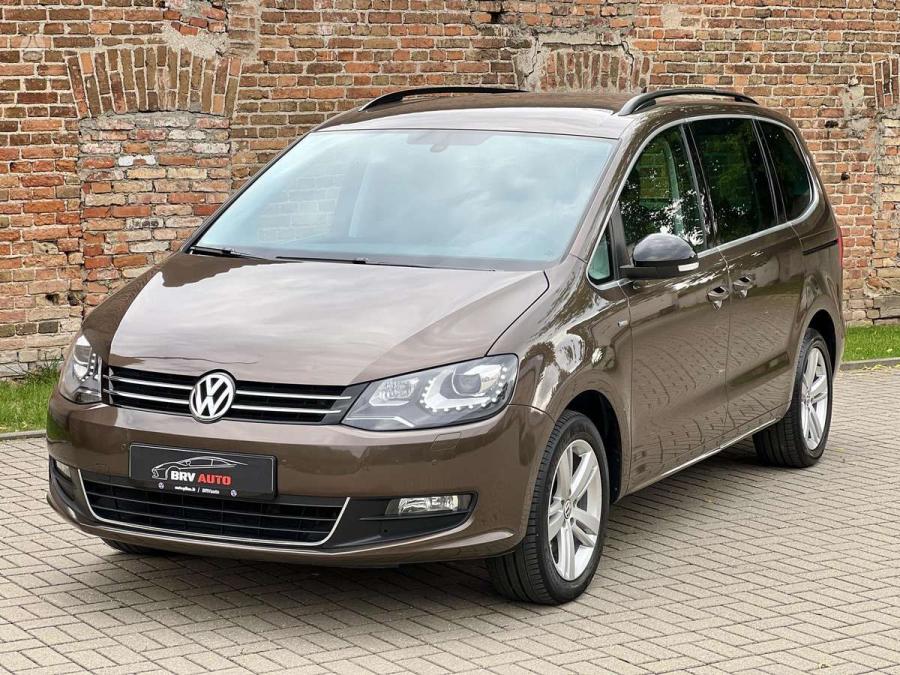 Brown Volkswagen Sharan 2012 in Kedainiai, with an engine capacity of 1.97 L and mileage of 256 thousand km for 8450 €, photo 3 on AUTOMOTO.COM.LV