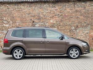 Brown Volkswagen Sharan 2012 in Kedainiai, with an engine capacity of 1.97 L and mileage of 256 thousand km for 8450 €, photo 7 on AUTOMOTO.COM.LV