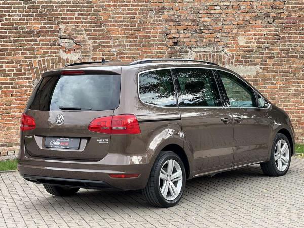 Brown Volkswagen Sharan 2012 in Kedainiai, with an engine capacity of 1.97 L and mileage of 256 thousand km for 8450 €, photo 7 on AUTOMOTO.COM.LV