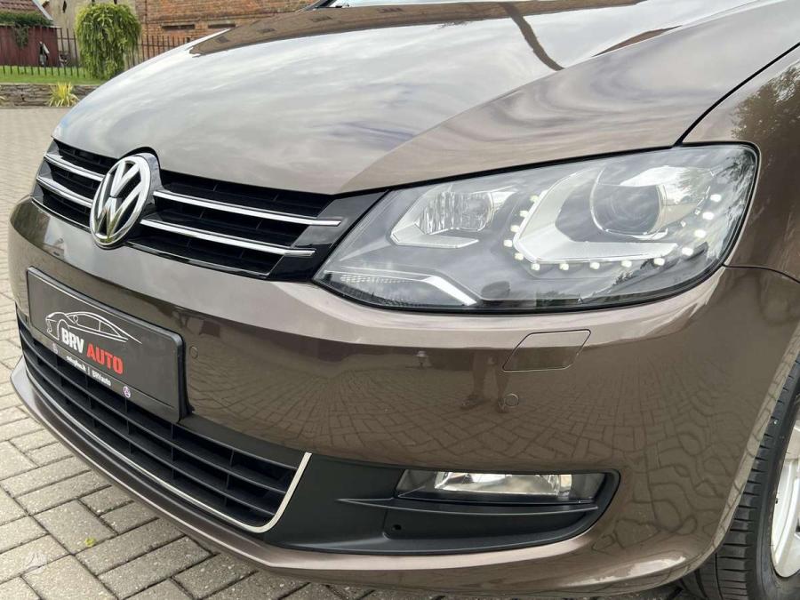 Brown Volkswagen Sharan 2012 in Kedainiai, with an engine capacity of 1.97 L and mileage of 256 thousand km for 8450 €, photo 13 on AUTOMOTO.COM.LV