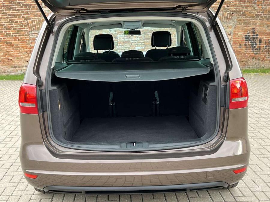 Brown Volkswagen Sharan 2012 in Kedainiai, with an engine capacity of 1.97 L and mileage of 256 thousand km for 8450 €, photo 20 on AUTOMOTO.COM.LV