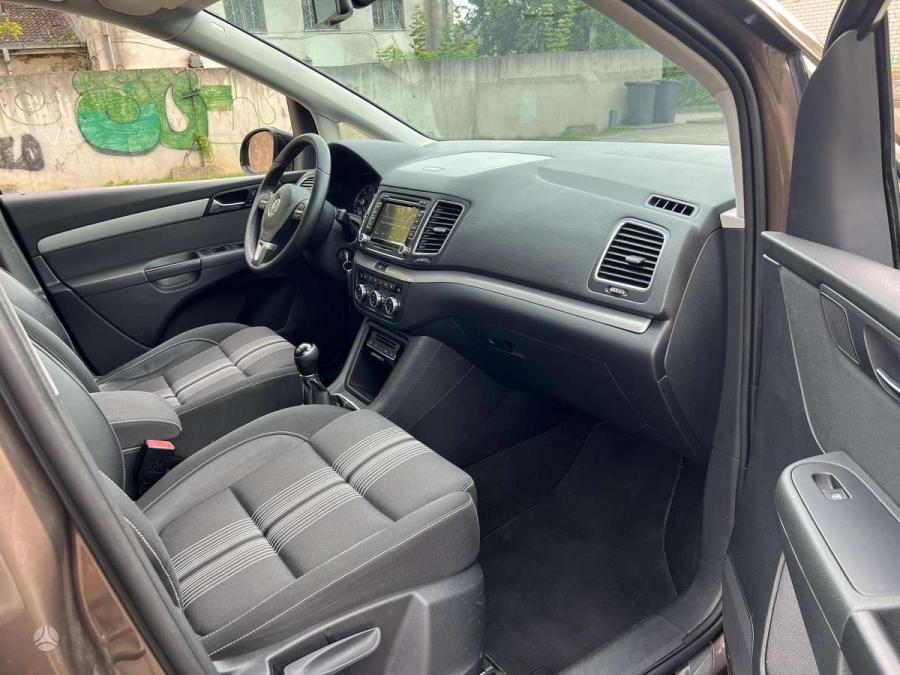 Brown Volkswagen Sharan 2012 in Kedainiai, with an engine capacity of 1.97 L and mileage of 256 thousand km for 8450 €, photo 32 on AUTOMOTO.COM.LV