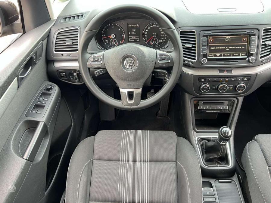 Brown Volkswagen Sharan 2012 in Kedainiai, with an engine capacity of 1.97 L and mileage of 256 thousand km for 8450 €, photo 35 on AUTOMOTO.COM.LV
