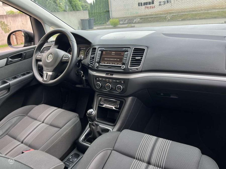 Brown Volkswagen Sharan 2012 in Kedainiai, with an engine capacity of 1.97 L and mileage of 256 thousand km for 8450 €, photo 45 on AUTOMOTO.COM.LV