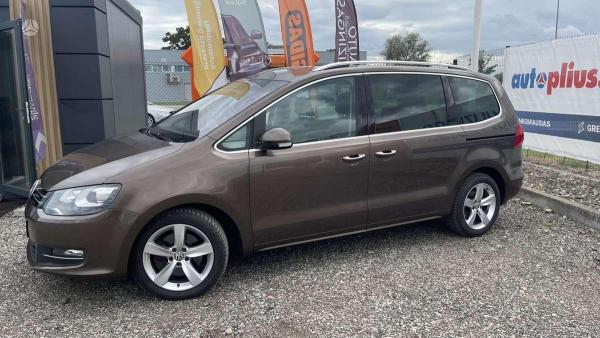 Brown Volkswagen Sharan 2012 in Marijampole, with an engine capacity of 1.97 L and mileage of 337 thousand km for 8990 €, photo 9 on AUTOMOTO.COM.LV