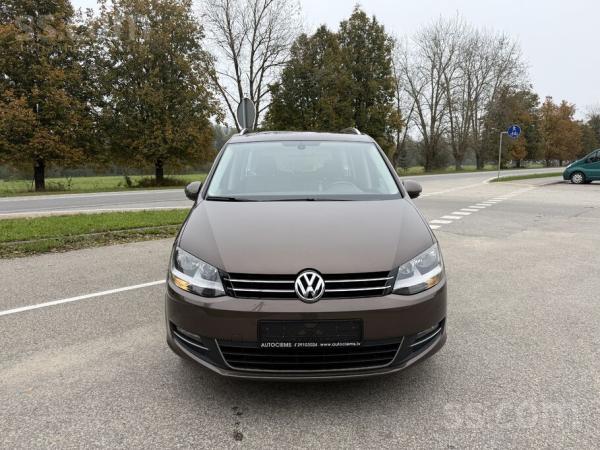 Volkswagen Sharan 2012 in Ogre on AUTOMOTO.COM.LV Brown Volkswagen Sharan 2012 in Ogre, with an engine capacity of 2.00 L and mileage of 298 thousand km for 9499 €, photo 4 on AUTOMOTO.COM.LV
