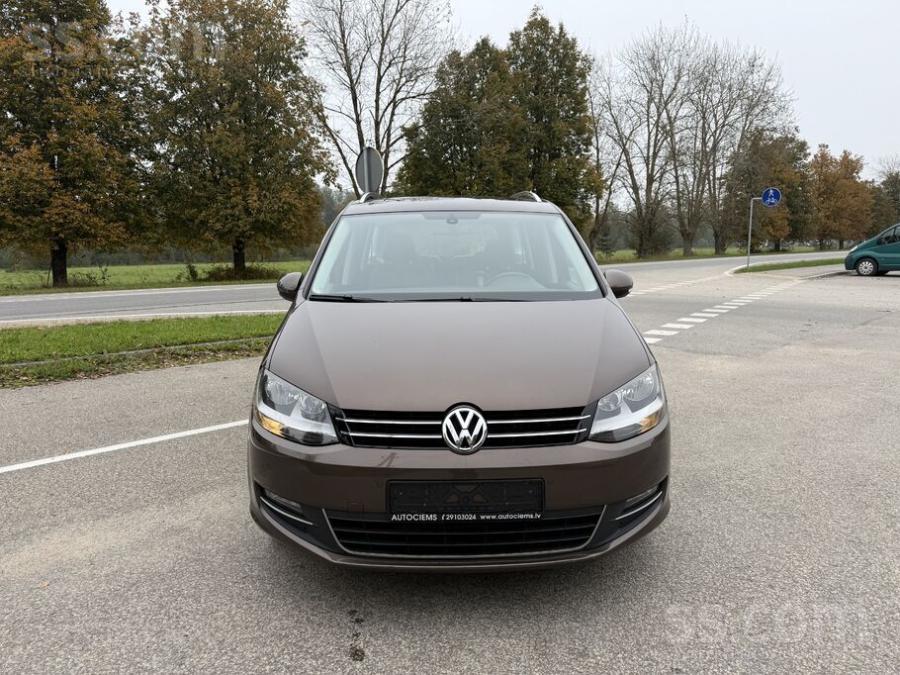 Brown Volkswagen Sharan 2012 in Ogre, with an engine capacity of 2.00 L and mileage of 298 thousand km for 9499 €, photo 4 on AUTOMOTO.COM.LV