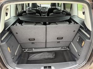 Brown Volkswagen Sharan 2012 in Ogre, with an engine capacity of 2.00 L and mileage of 298 thousand km for 9499 €, photo 10 on AUTOMOTO.COM.LV