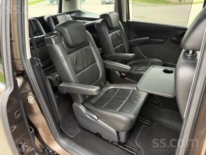 Brown Volkswagen Sharan 2012 in Ogre, with an engine capacity of 2.00 L and mileage of 298 thousand km for 9499 €, photo 12 on AUTOMOTO.COM.LV