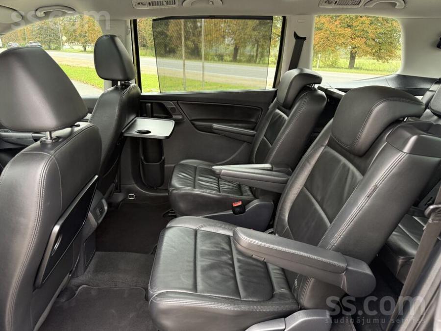 Brown Volkswagen Sharan 2012 in Ogre, with an engine capacity of 2.00 L and mileage of 298 thousand km for 9499 €, photo 13 on AUTOMOTO.COM.LV