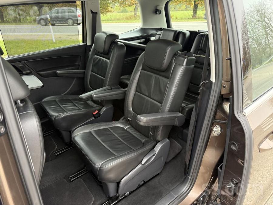 Brown Volkswagen Sharan 2012 in Ogre, with an engine capacity of 2.00 L and mileage of 298 thousand km for 9499 €, photo 14 on AUTOMOTO.COM.LV