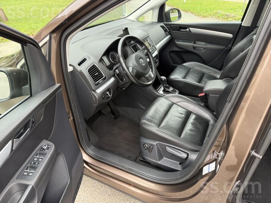 Brown Volkswagen Sharan 2012 in Ogre, with an engine capacity of 2.00 L and mileage of 298 thousand km for 9499 €, photo 15 on AUTOMOTO.COM.LV