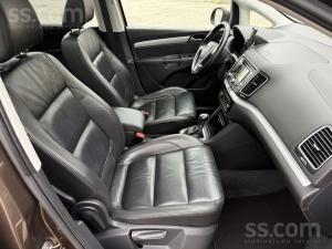 Brown Volkswagen Sharan 2012 in Ogre, with an engine capacity of 2.00 L and mileage of 298 thousand km for 9499 €, photo 16 on AUTOMOTO.COM.LV