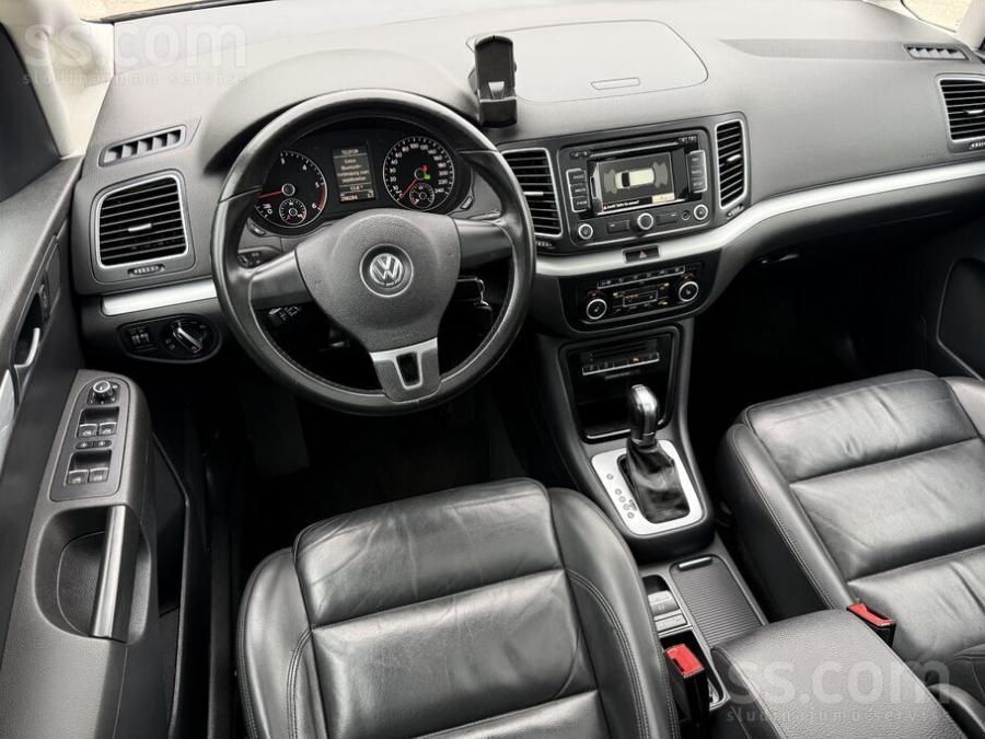 Brown Volkswagen Sharan 2012 in Ogre, with an engine capacity of 2.00 L and mileage of 298 thousand km for 9499 €, photo 17 on AUTOMOTO.COM.LV