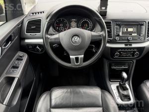 Brown Volkswagen Sharan 2012 in Ogre, with an engine capacity of 2.00 L and mileage of 298 thousand km for 9499 €, photo 18 on AUTOMOTO.COM.LV