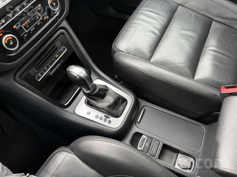 Brown Volkswagen Sharan 2012 in Ogre, with an engine capacity of 2.00 L and mileage of 298 thousand km for 9499 €, photo 19 on AUTOMOTO.COM.LV