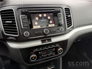 Brown Volkswagen Sharan 2012 in Ogre, with an engine capacity of 2.00 L and mileage of 298 thousand km for 9499 €, photo 20 on AUTOMOTO.COM.LV