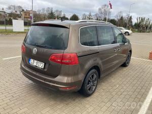 Brown Volkswagen Sharan 2013 in Riga, with an engine capacity of 2.00 L and mileage of 241 thousand km for 7500 €, photo 4 on AUTOMOTO.COM.LV