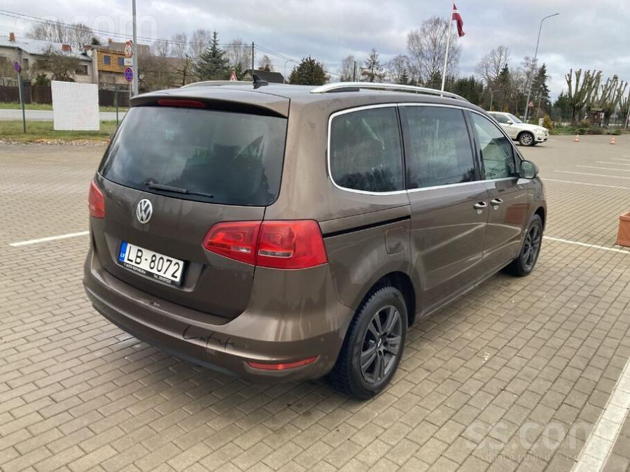 Brown Volkswagen Sharan 2013 in Riga, with an engine capacity of 2.00 L and mileage of 241 thousand km for 6500 €, photo 4 on AUTOMOTO.COM.LV
