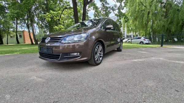Brown Volkswagen Sharan 2013 in Kaunas, with an engine capacity of 1.97 L and mileage of 248 thousand km for 8700 €, photo 2 on AUTOMOTO.COM.LV