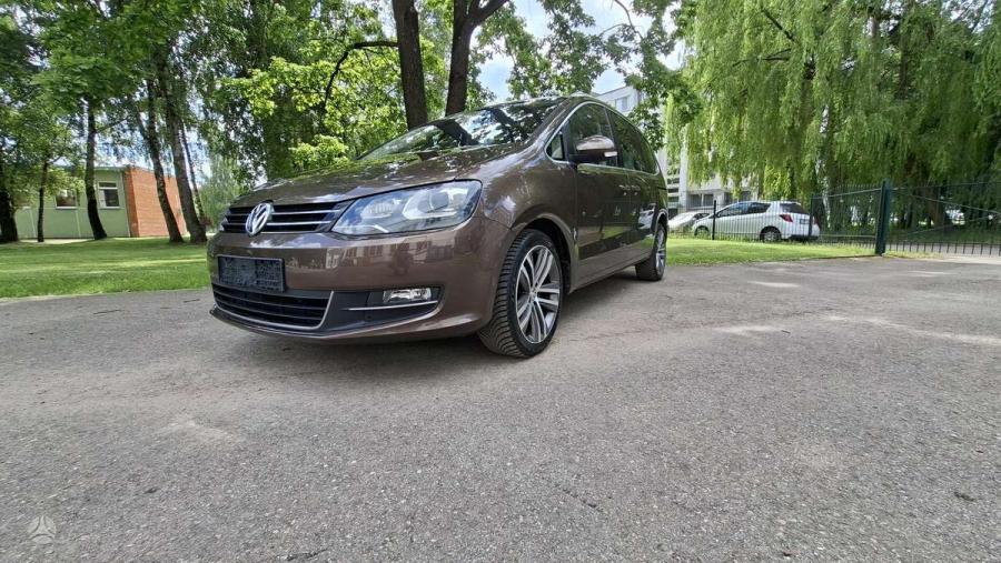 Brown Volkswagen Sharan 2013 in Kaunas, with an engine capacity of 1.97 L and mileage of 248 thousand km for 8700 €, photo 3 on AUTOMOTO.COM.LV