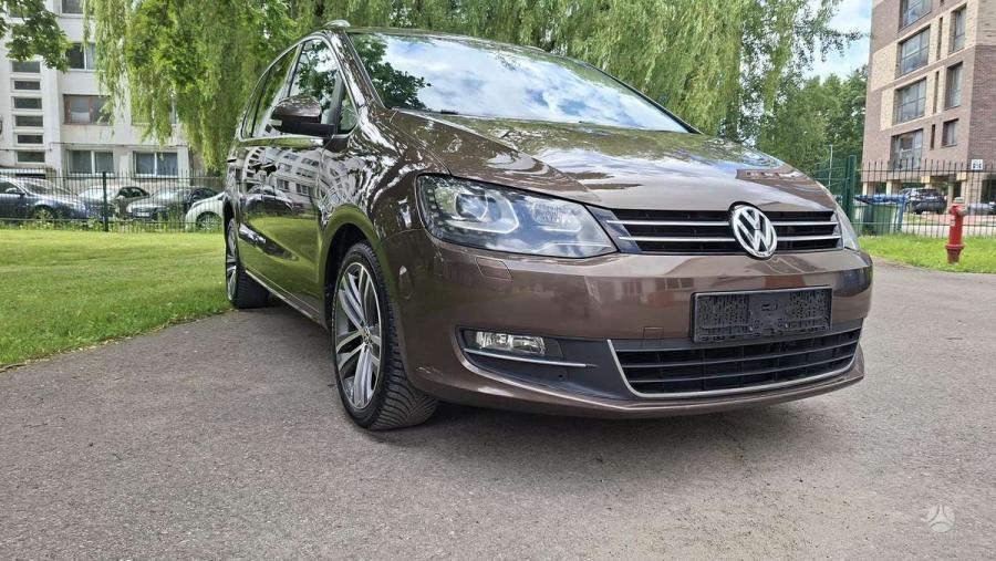 Brown Volkswagen Sharan 2013 in Kaunas, with an engine capacity of 1.97 L and mileage of 248 thousand km for 8700 €, photo 5 on AUTOMOTO.COM.LV