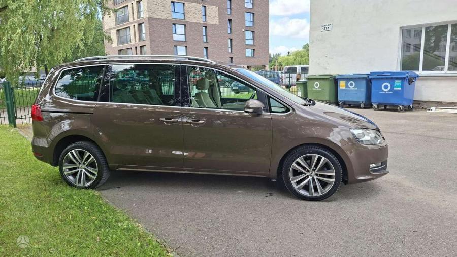 Brown Volkswagen Sharan 2013 in Kaunas, with an engine capacity of 1.97 L and mileage of 248 thousand km for 8700 €, photo 8 on AUTOMOTO.COM.LV