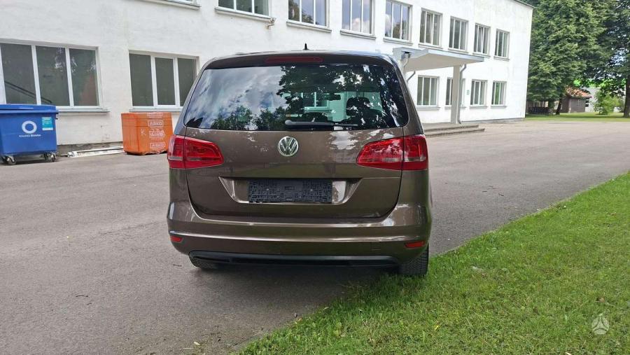 Brown Volkswagen Sharan 2013 in Kaunas, with an engine capacity of 1.97 L and mileage of 248 thousand km for 8700 €, photo 10 on AUTOMOTO.COM.LV