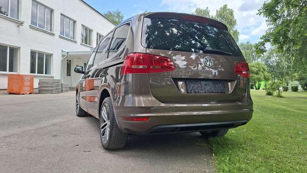Brown Volkswagen Sharan 2013 in Kaunas, with an engine capacity of 1.97 L and mileage of 248 thousand km for 8700 €, photo 10 on AUTOMOTO.COM.LV