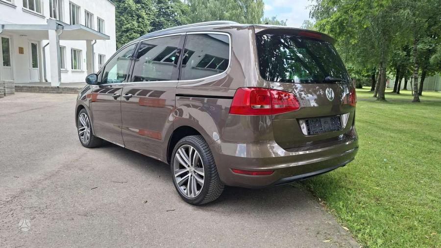 Brown Volkswagen Sharan 2013 in Kaunas, with an engine capacity of 1.97 L and mileage of 248 thousand km for 8700 €, photo 12 on AUTOMOTO.COM.LV