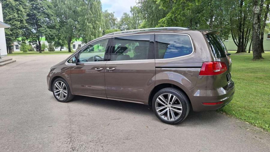 Brown Volkswagen Sharan 2013 in Kaunas, with an engine capacity of 1.97 L and mileage of 248 thousand km for 8700 €, photo 13 on AUTOMOTO.COM.LV