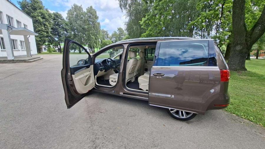 Brown Volkswagen Sharan 2013 in Kaunas, with an engine capacity of 1.97 L and mileage of 248 thousand km for 8700 €, photo 14 on AUTOMOTO.COM.LV
