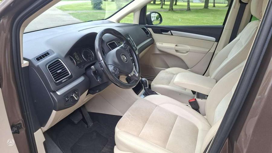 Brown Volkswagen Sharan 2013 in Kaunas, with an engine capacity of 1.97 L and mileage of 248 thousand km for 8700 €, photo 15 on AUTOMOTO.COM.LV