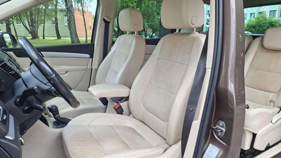 Brown Volkswagen Sharan 2013 in Kaunas, with an engine capacity of 1.97 L and mileage of 248 thousand km for 8700 €, photo 16 on AUTOMOTO.COM.LV