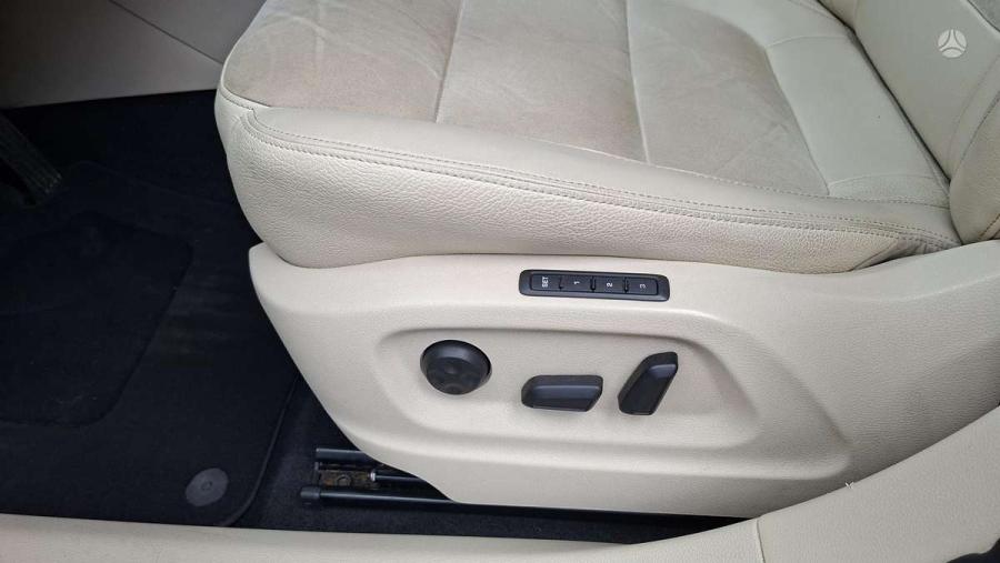 Brown Volkswagen Sharan 2013 in Kaunas, with an engine capacity of 1.97 L and mileage of 248 thousand km for 8700 €, photo 17 on AUTOMOTO.COM.LV