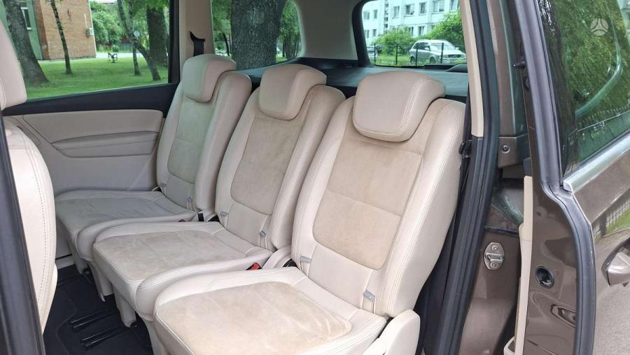 Brown Volkswagen Sharan 2013 in Kaunas, with an engine capacity of 1.97 L and mileage of 248 thousand km for 8700 €, photo 18 on AUTOMOTO.COM.LV