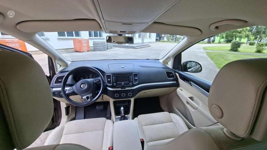 Brown Volkswagen Sharan 2013 in Kaunas, with an engine capacity of 1.97 L and mileage of 248 thousand km for 8700 €, photo 20 on AUTOMOTO.COM.LV