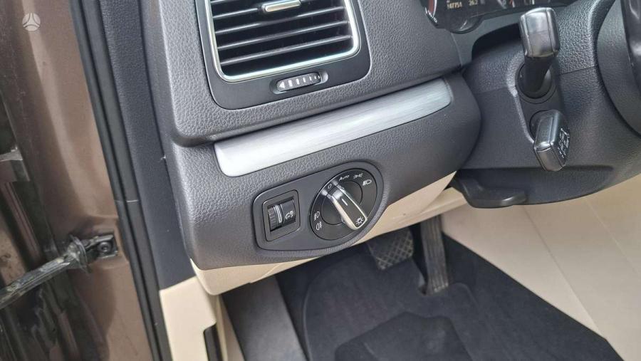 Brown Volkswagen Sharan 2013 in Kaunas, with an engine capacity of 1.97 L and mileage of 248 thousand km for 8700 €, photo 25 on AUTOMOTO.COM.LV