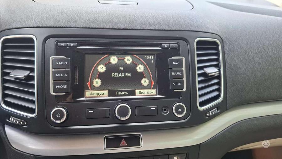 Brown Volkswagen Sharan 2013 in Kaunas, with an engine capacity of 1.97 L and mileage of 248 thousand km for 8700 €, photo 28 on AUTOMOTO.COM.LV