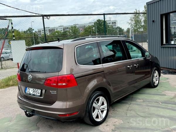 Brown Volkswagen Sharan 2013 in Riga, with an engine capacity of 2.00 L and mileage of 339 thousand km for 6350 €, photo 5 on AUTOMOTO.COM.LV