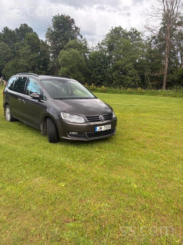 Brown Volkswagen Sharan 2014 in Ogre, with an engine capacity of 2.00 L and mileage of 208 thousand km for 7500 €, photo 1 on AUTOMOTO.COM.LV