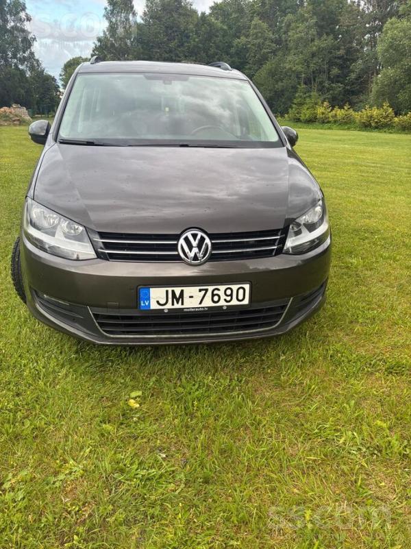 Brown Volkswagen Sharan 2014 in Ogre, with an engine capacity of 2.00 L and mileage of 208 thousand km for 7500 €, photo 3 on AUTOMOTO.COM.LV