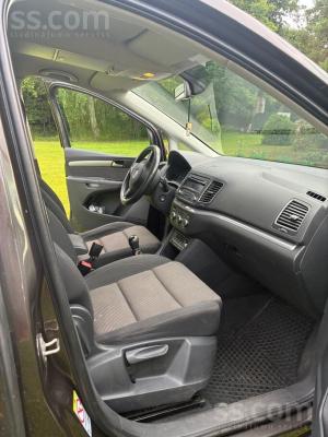 Brown Volkswagen Sharan 2014 in Ogre, with an engine capacity of 2.00 L and mileage of 208 thousand km for 7500 €, photo 6 on AUTOMOTO.COM.LV
