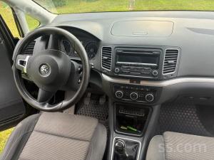 Brown Volkswagen Sharan 2014 in Ogre, with an engine capacity of 2.00 L and mileage of 208 thousand km for 7500 €, photo 7 on AUTOMOTO.COM.LV
