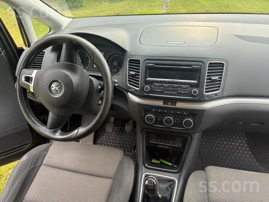 Brown Volkswagen Sharan 2014 in Ogre, with an engine capacity of 2.00 L and mileage of 208 thousand km for 7500 €, photo 7 on AUTOMOTO.COM.LV
