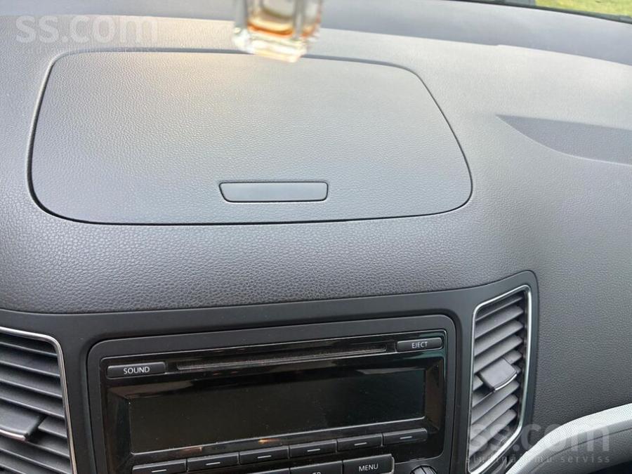 Brown Volkswagen Sharan 2014 in Ogre, with an engine capacity of 2.00 L and mileage of 208 thousand km for 7500 €, photo 8 on AUTOMOTO.COM.LV