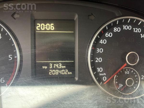 Brown Volkswagen Sharan 2014 in Ogre, with an engine capacity of 2.00 L and mileage of 208 thousand km for 7500 €, photo 8 on AUTOMOTO.COM.LV