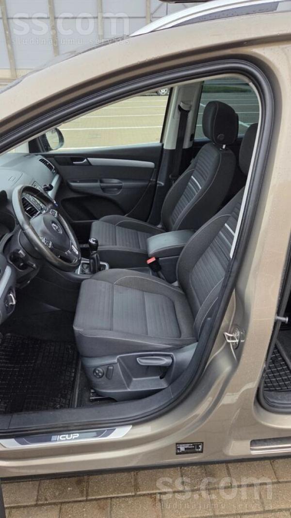 Brūns Volkswagen Sharan 2014 Rīga, ar dzinēja tilpumu 2.00 L un nobraukumu 357 tūkst. km par 8500 €, foto 5 vietnē AUTOMOTO.COM.LV
